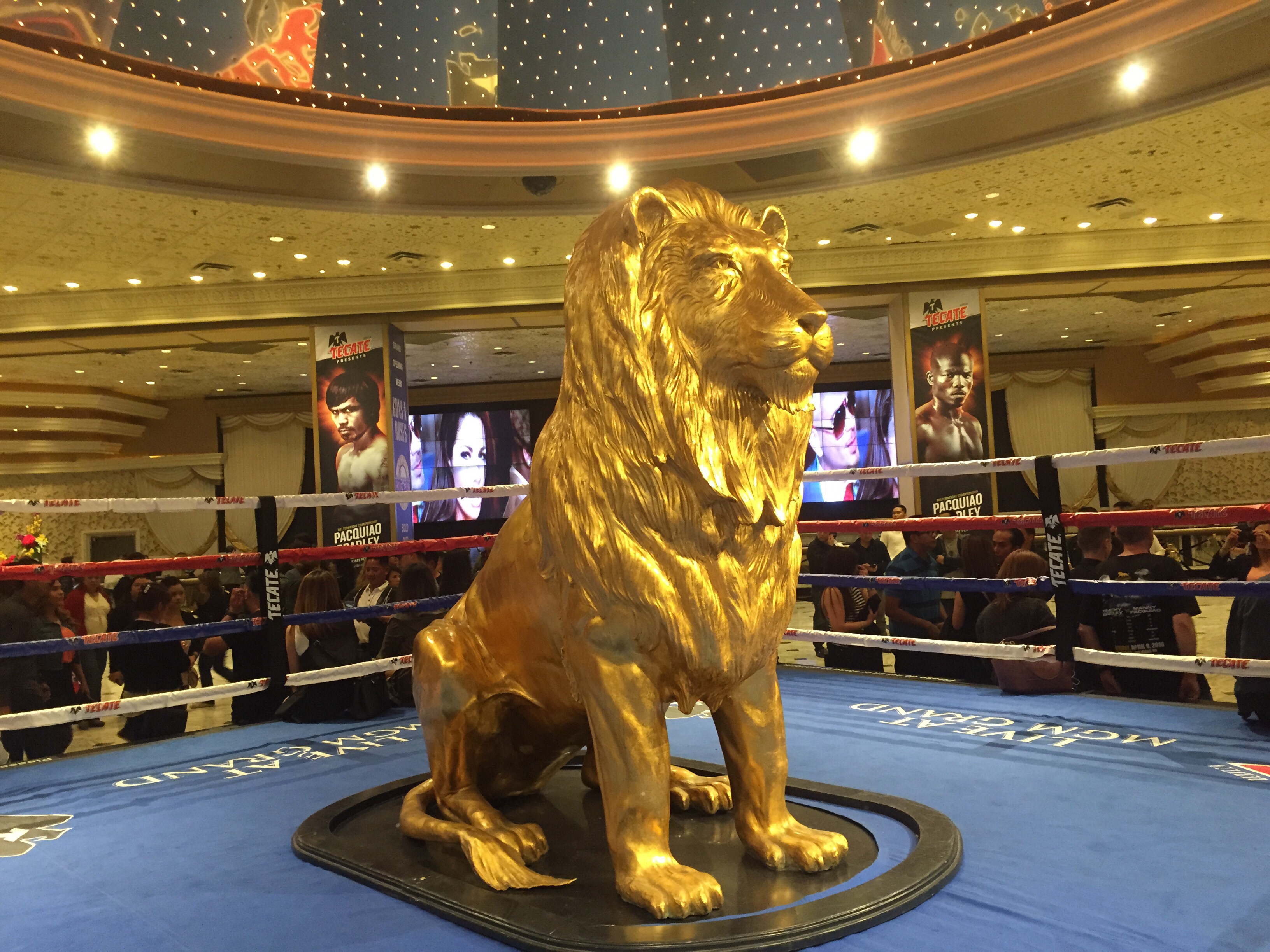 Mgm Grand Lobby Gold Tree